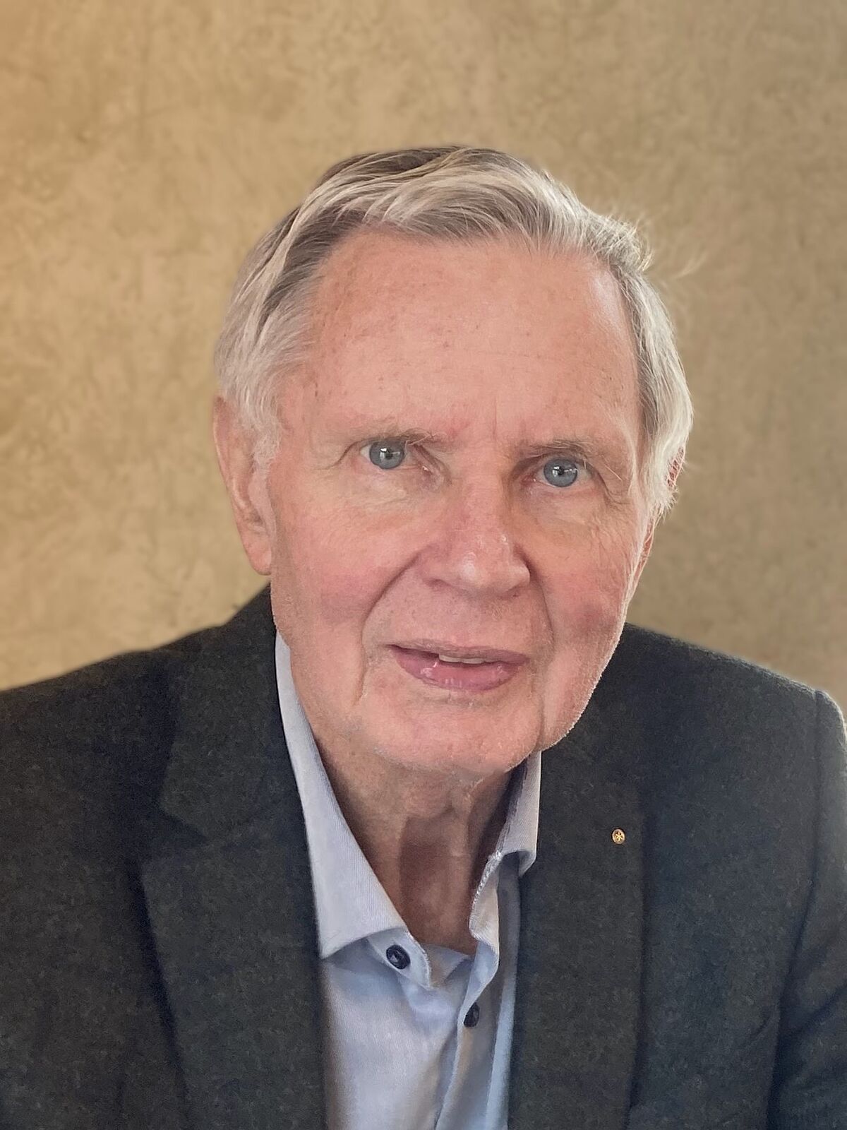 Nachruf Prof. Dr. Hartmut Krienke - Institut für Physik - Universität ...