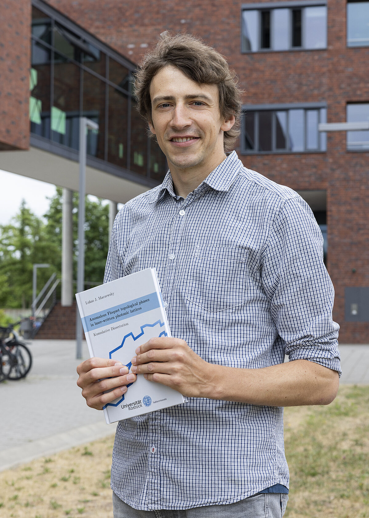 Herr StR. Dr. Maczewsky erhält für seine Promotionsarbeit den ...